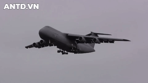 Sức mạnh khủng khiếp từ "gã khổng lồ" C-5M Galaxy của Mỹ