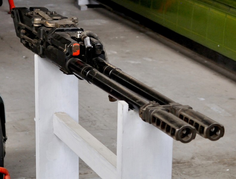 Sức mạnh pháo nòng đôi GSh-23L từ máy bay lắp lên xe tải