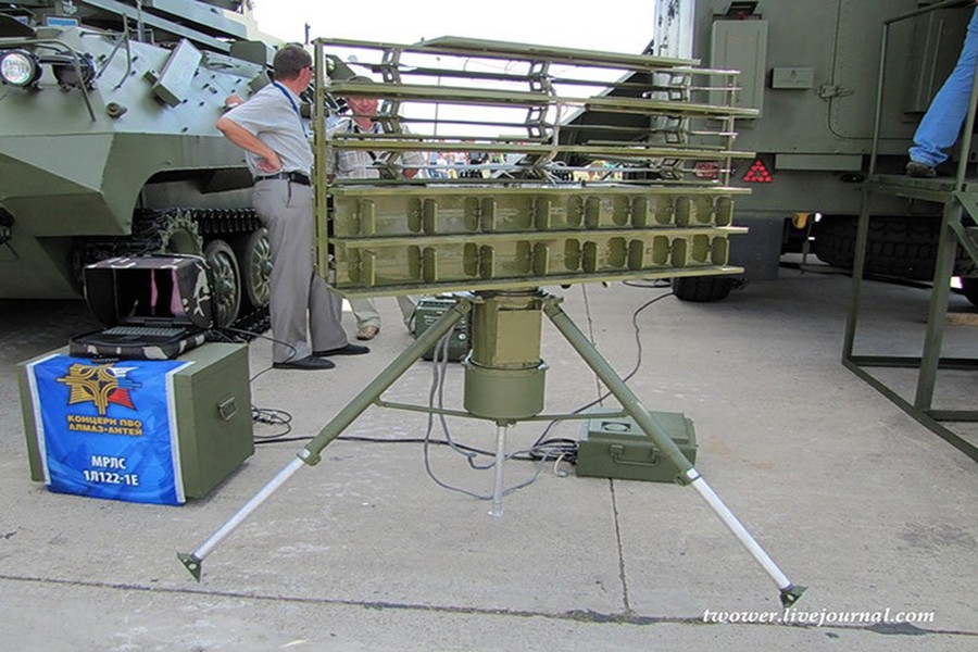 Strela-10MN Nga tập trận với sự hỗ trợ của radar 1L122-1E