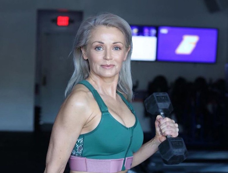 Ngoại hình nóng bỏng hiếm có của người mẫu 56 tuổi - Kathy Jacobs